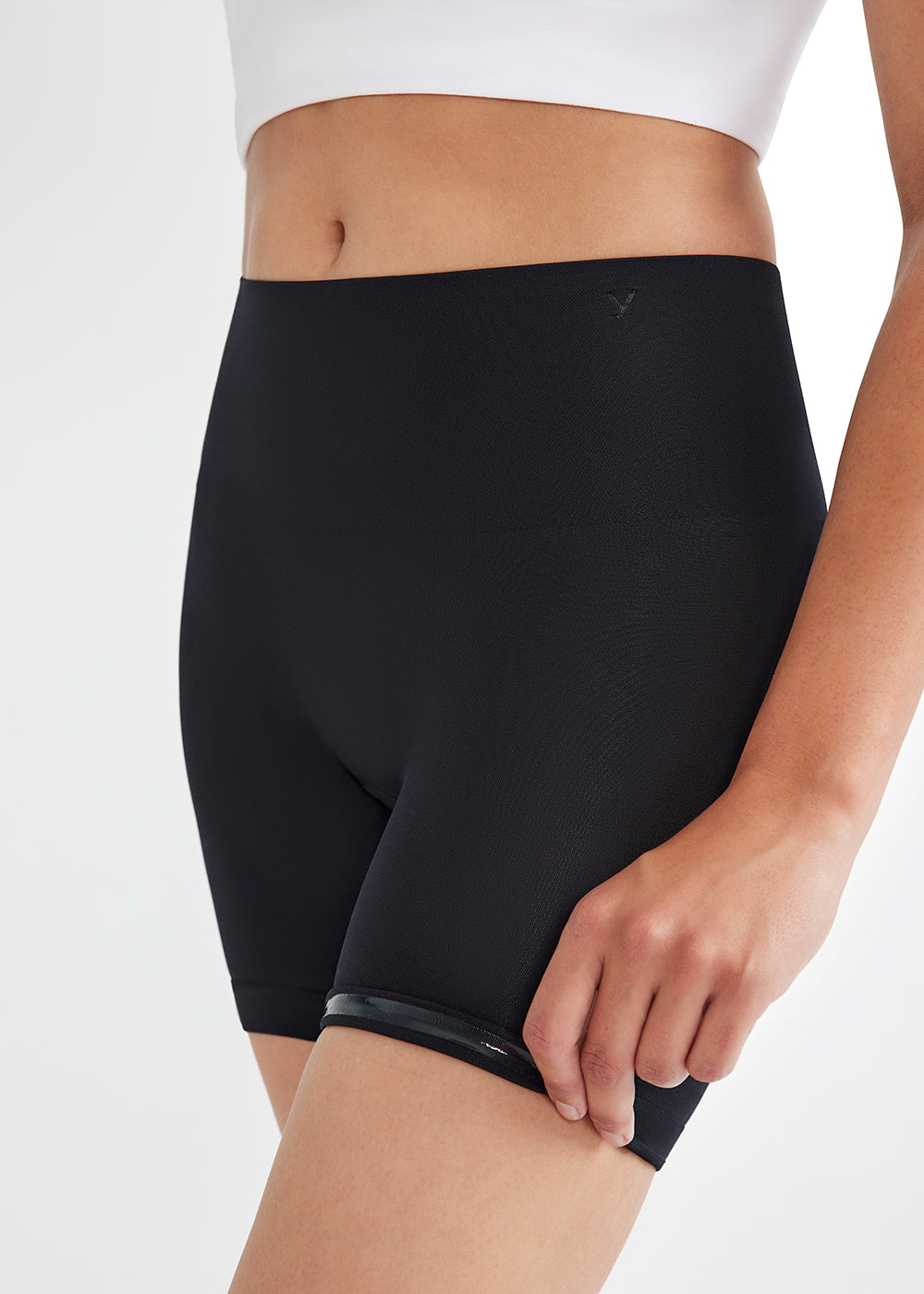 Ultralight Seamless Shaping Short in Black | yummie