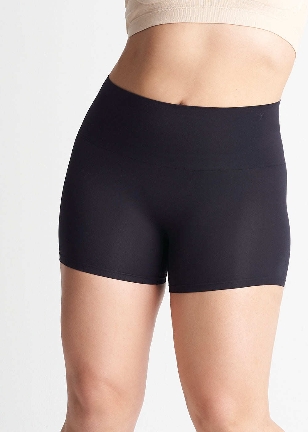 Ultralight Seamless Shaping Short in Black | yummie